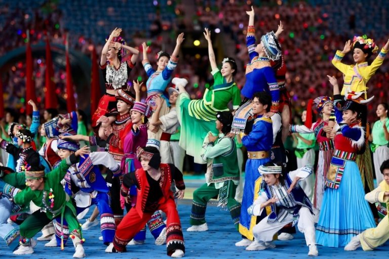 Chinese People – Characteristics and Lifestyle - China Local Tours